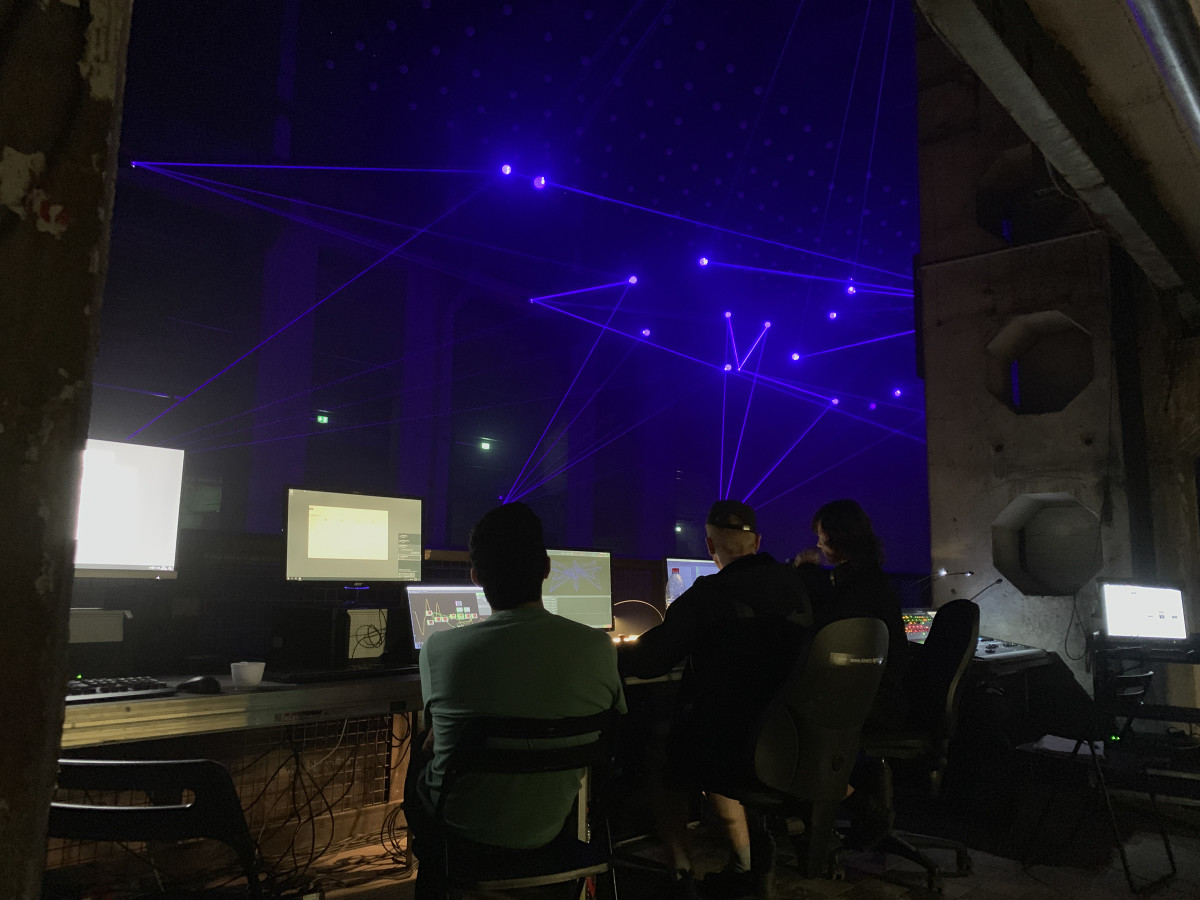 Inside the immersive kinetic laser sound world of Christopher Bauder ...