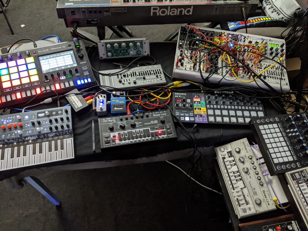 How to bang: a deep dive into a live techno set from Berlin's Florian ...