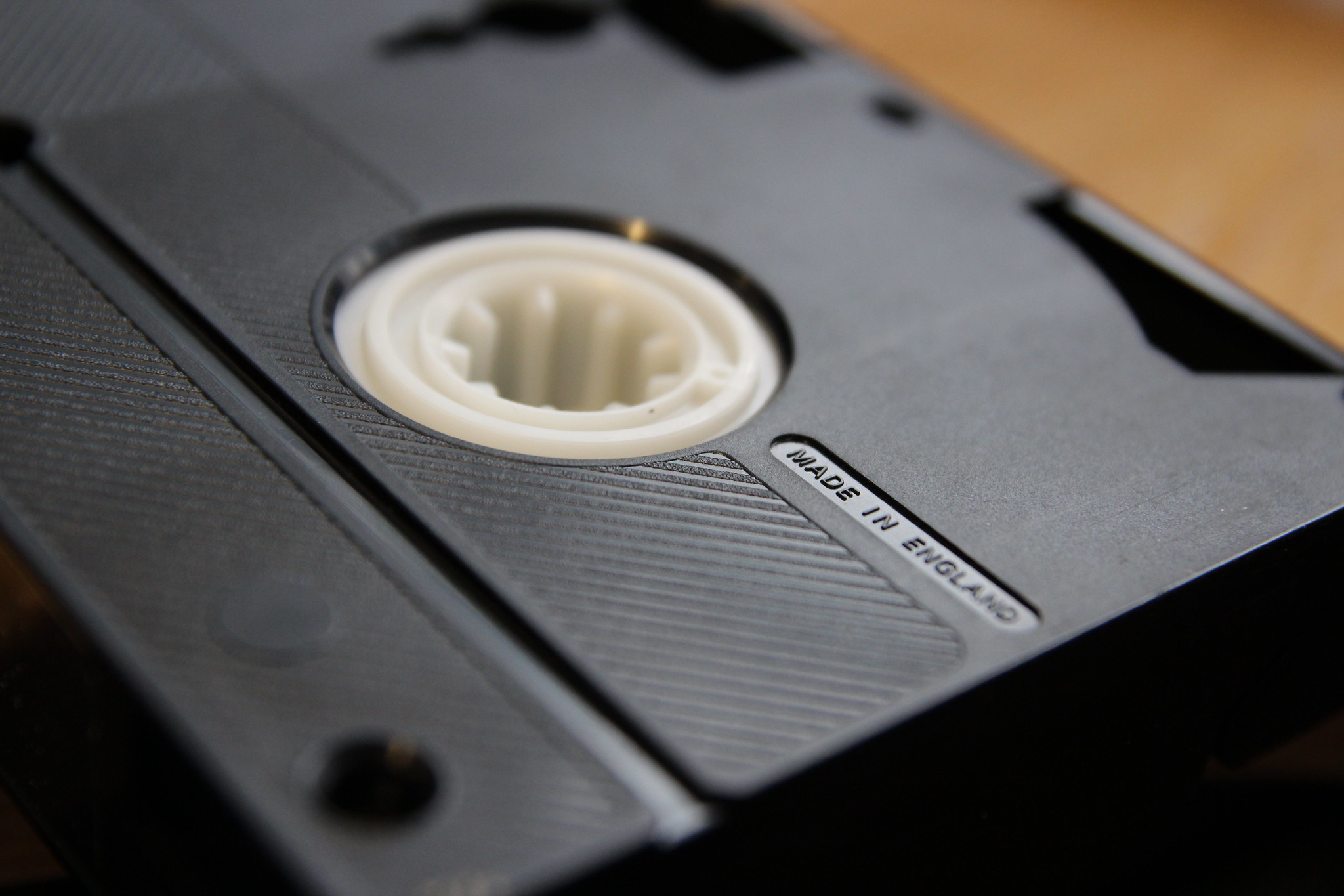 Free plug-in from BPB and Toybox Audio simulates dirty VHS tapes - CDM ...