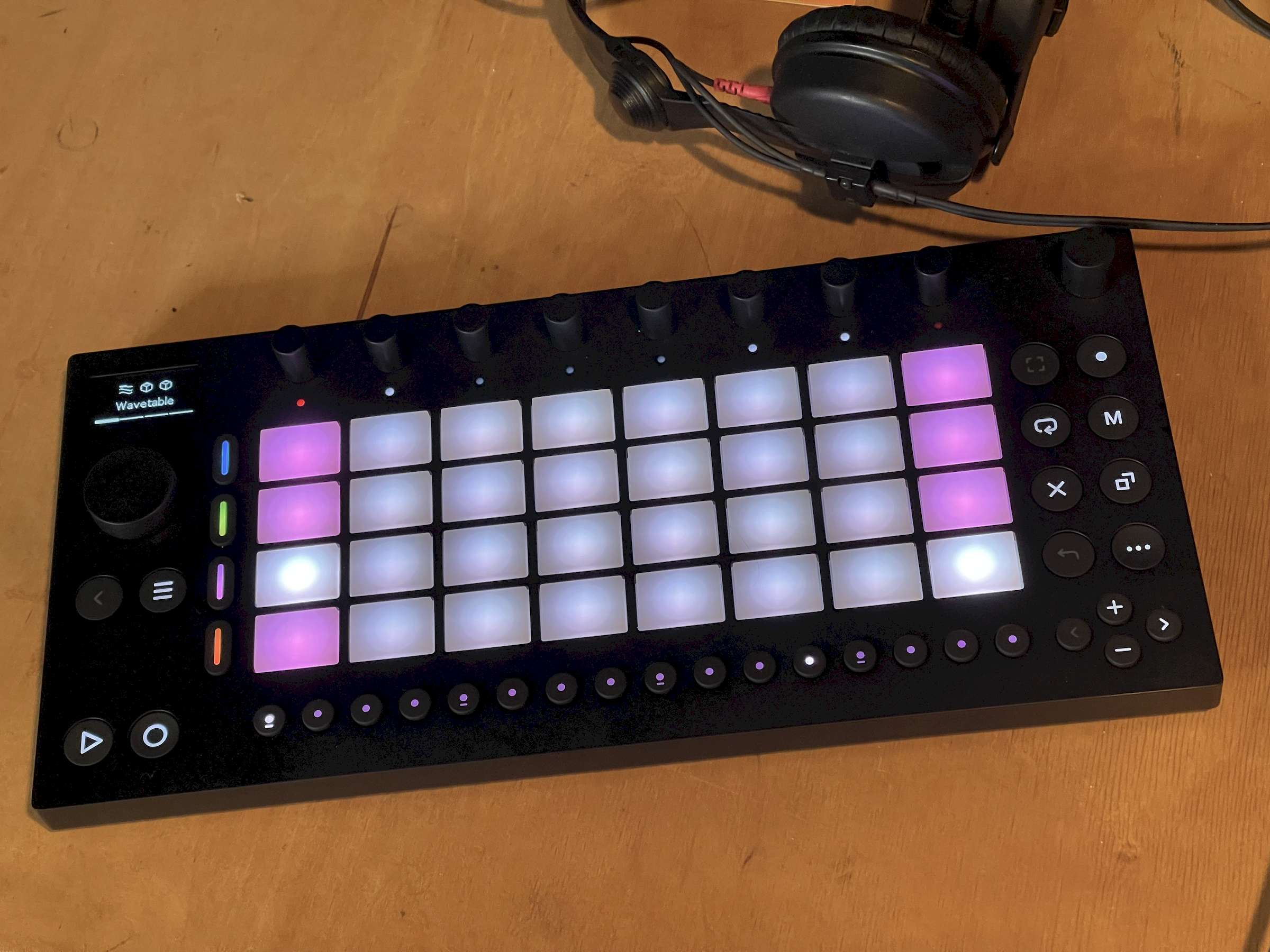 Ableton Move review: "baby Push" is sampler, mobile Live hardware - CDM ...