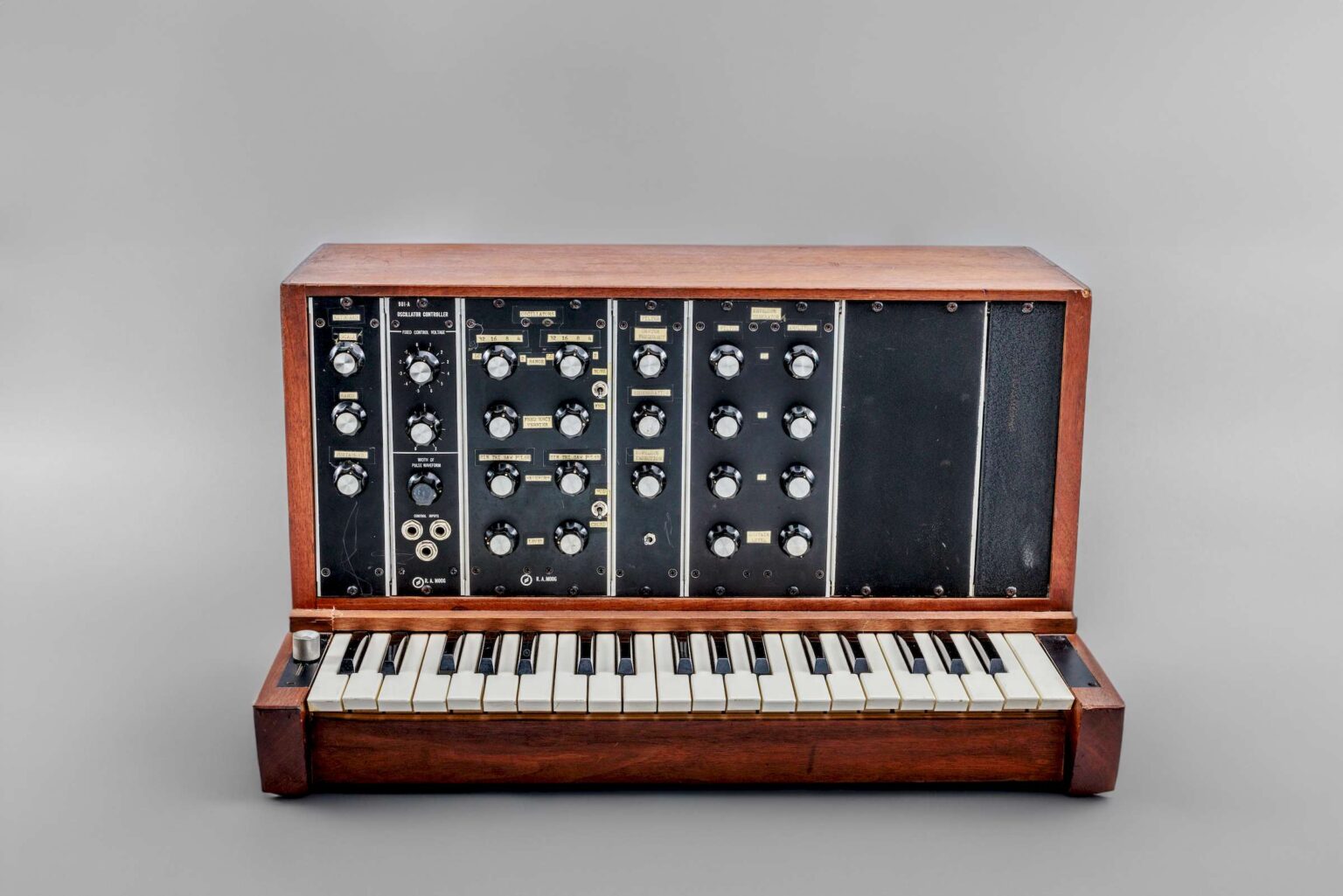 Minimoog's missing link: how an icon was born in summer of 1970 - CDM ...