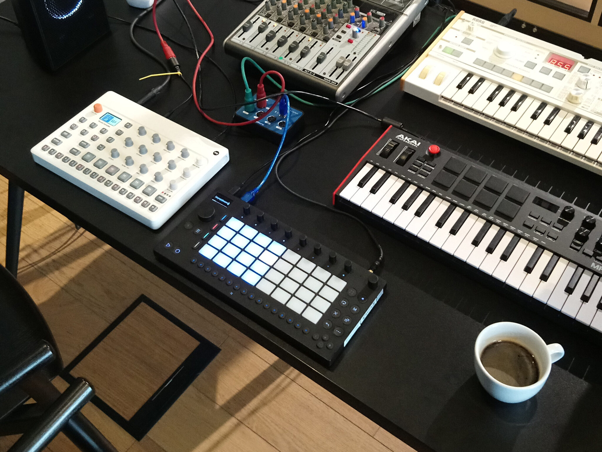 Ableton Move 1.5 beta: full MIDI I/O and clock, sample slicing, Auto ...